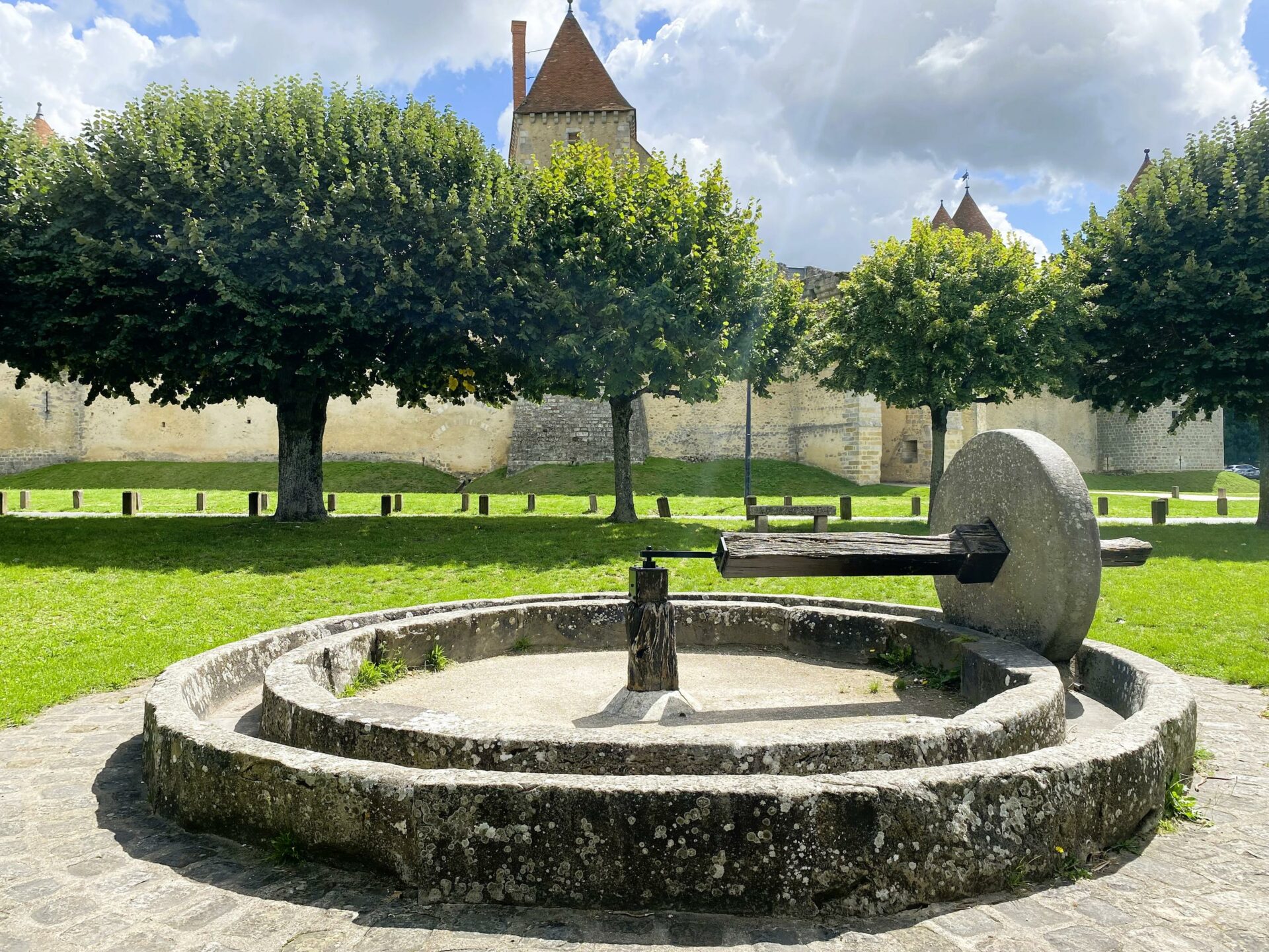 Blandy-les-Tours : village de caractère - Tourisme